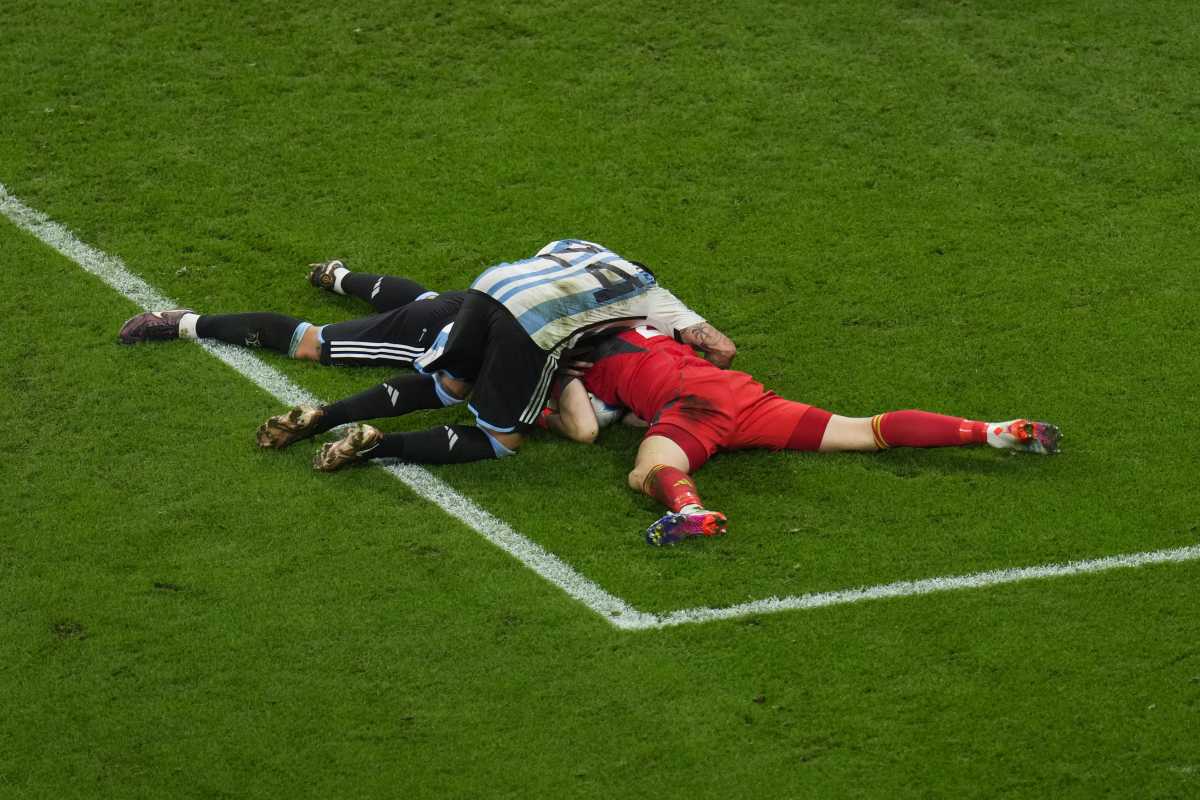Mundial Qatar 2022: La espectacular atajada de Dibu Martínez en el último minuto - Diario Río Negro