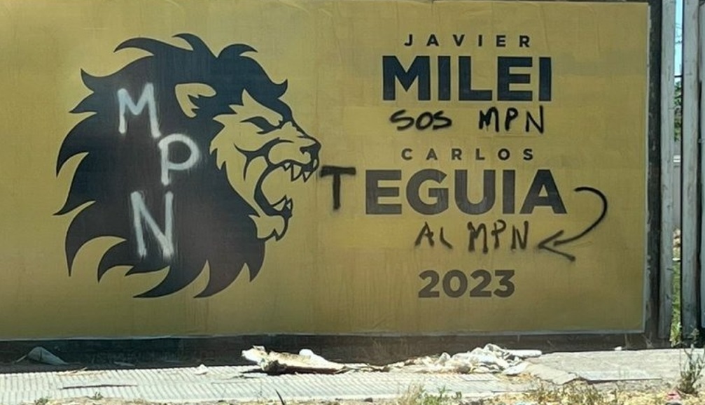 Esto es en off: ¿Quién ensució los carteles de Eguía? - Diario Río Negro