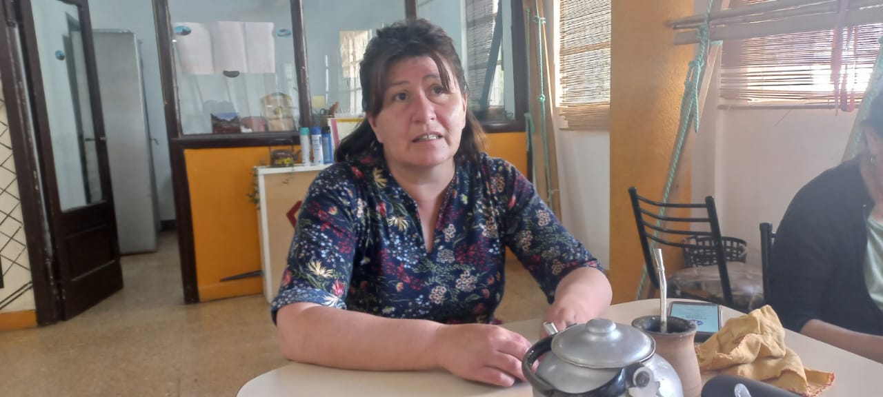 Se llama Malvina y desde Jacobacci creó un “poncho desigual” para ...