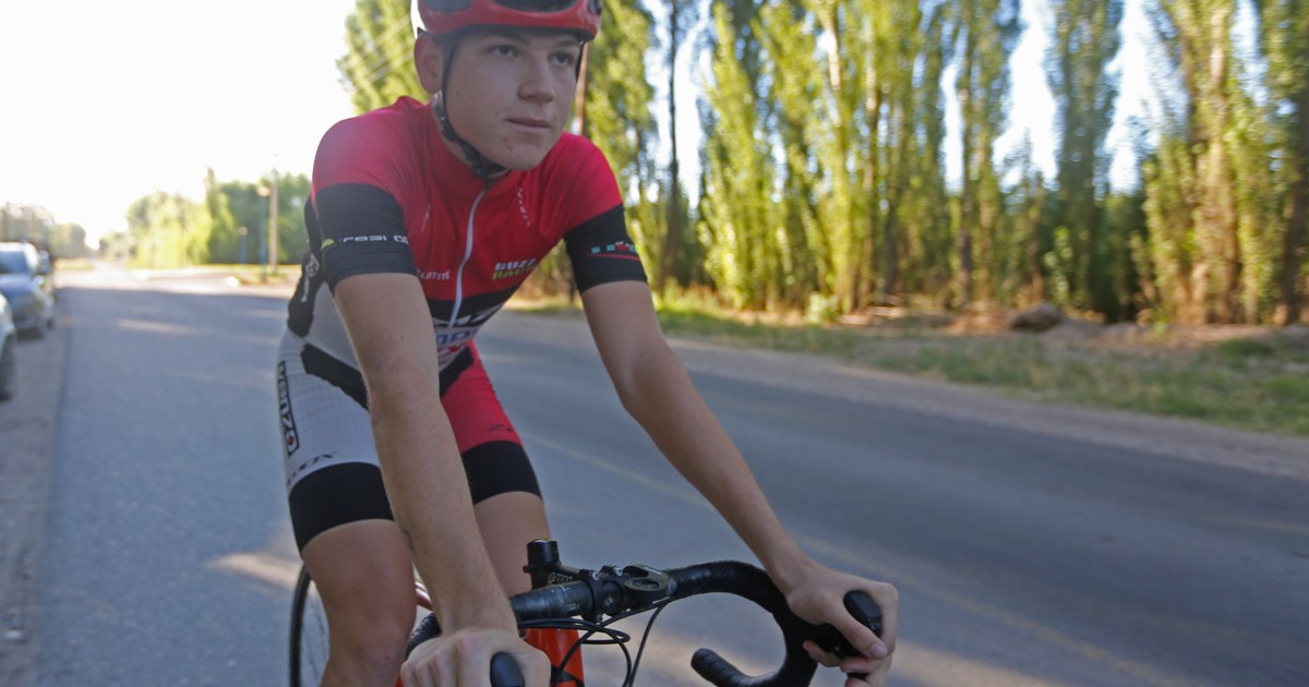 Lolo tiene 17 años y un sueño en bicicleta que apunta hacia Europa ...