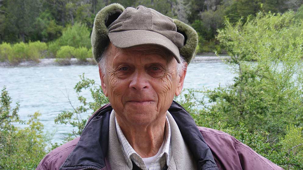 Vive en Bariloche y es uno de los más reconocidos ecólogos de América ...