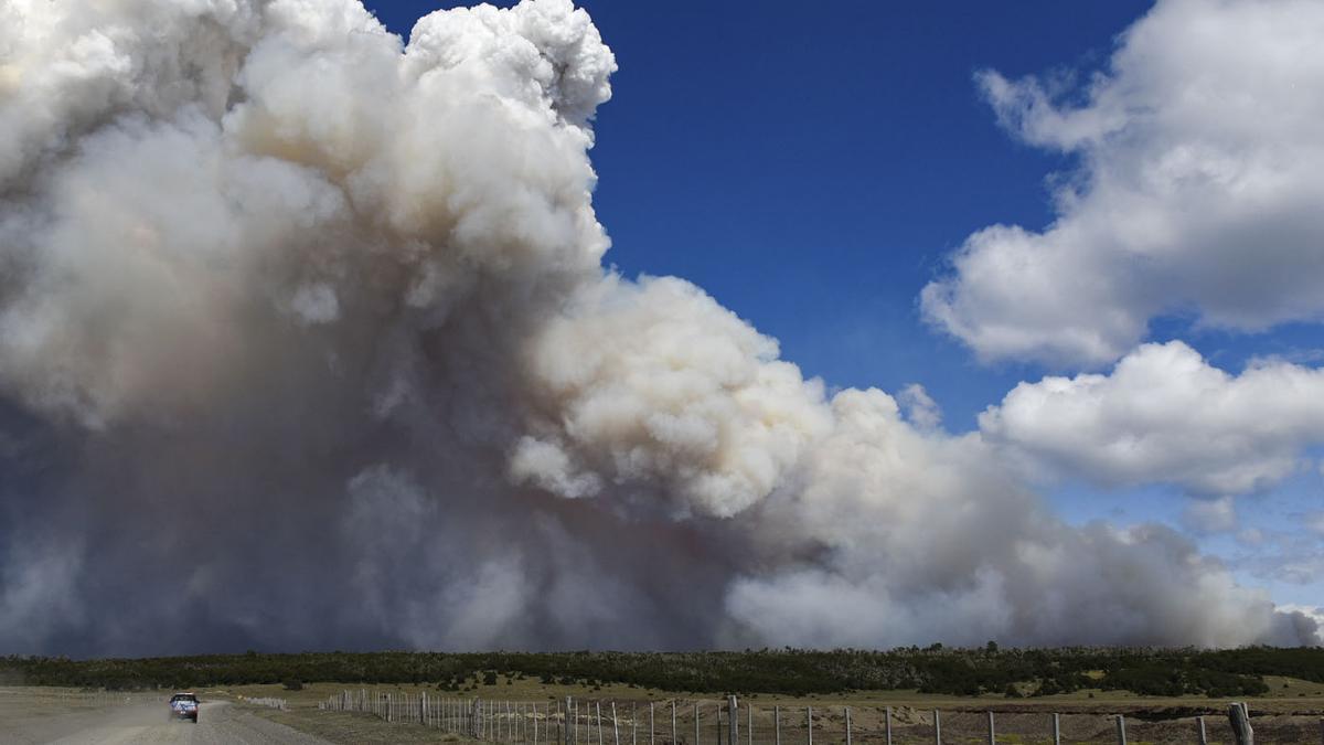 Incendio forestal en Tierra del Fuego: contienen las llamas en la ...