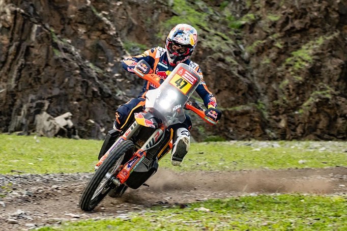 Kevin Benavides ganó la penúltima etapa y definirá el título de motos ...