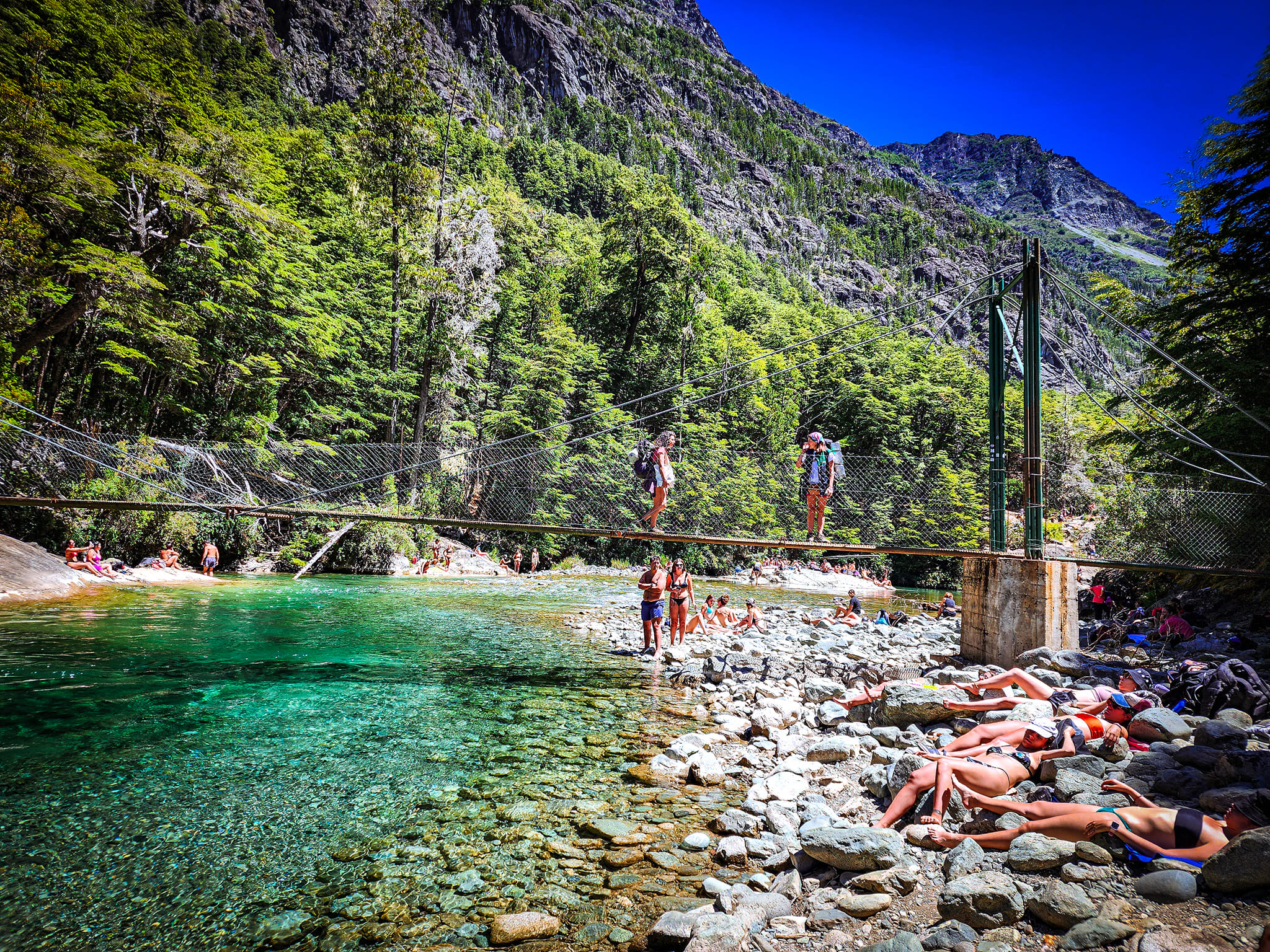 Camino al Cajón del Azul pararon en esta increíble playita escondida de ...