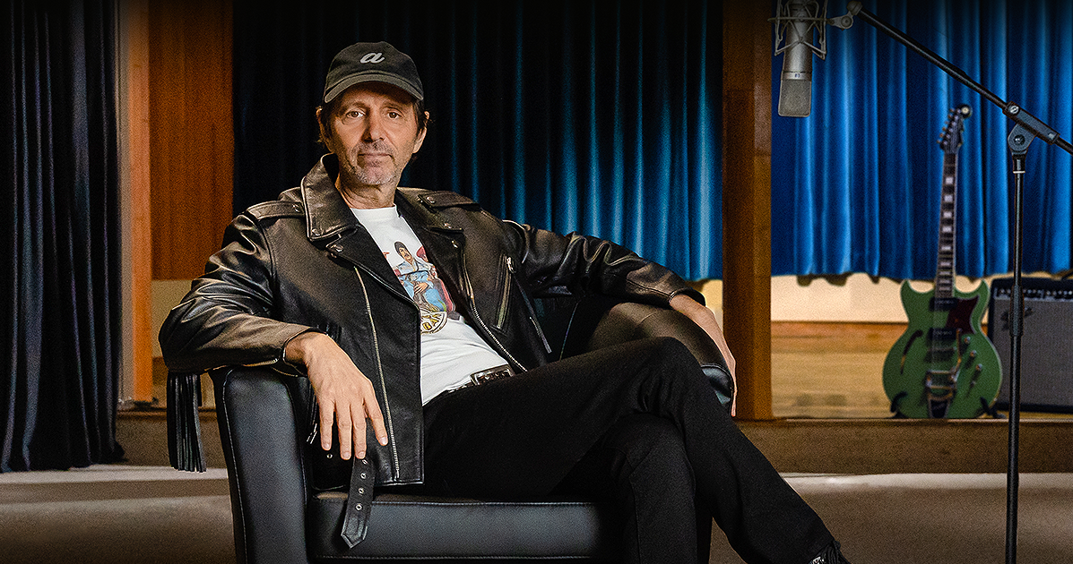 Singer of the band Tequila shows in Domestika's course how to create a ...