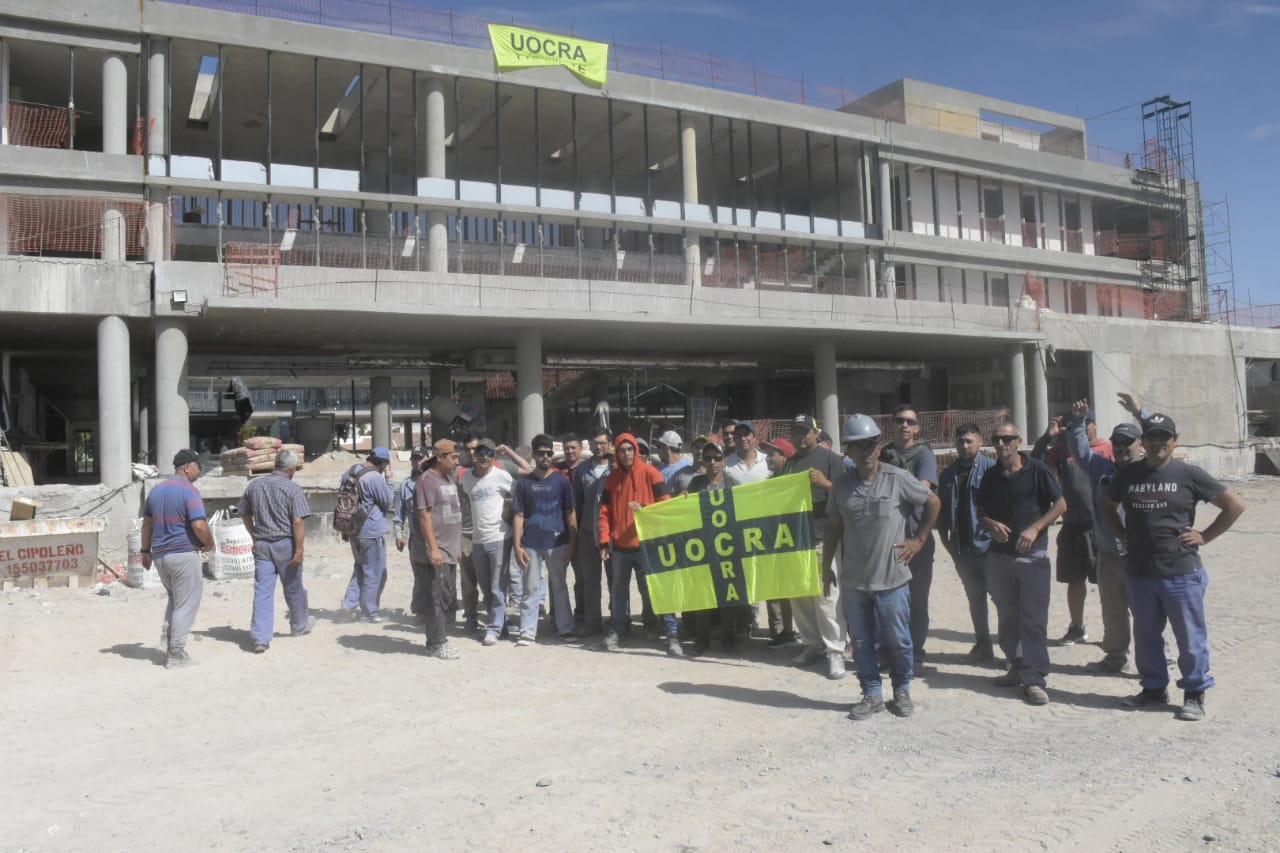 Pararon la obra de la Ciudad Judicial de Cipolletti por el despido de ... Pararon la obra de la Ciudad Judicial de Cipolletti por el despido de ...