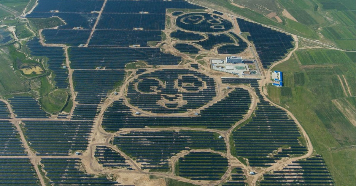 El ingenio de China: un curioso parque solar con forma de osos panda ...