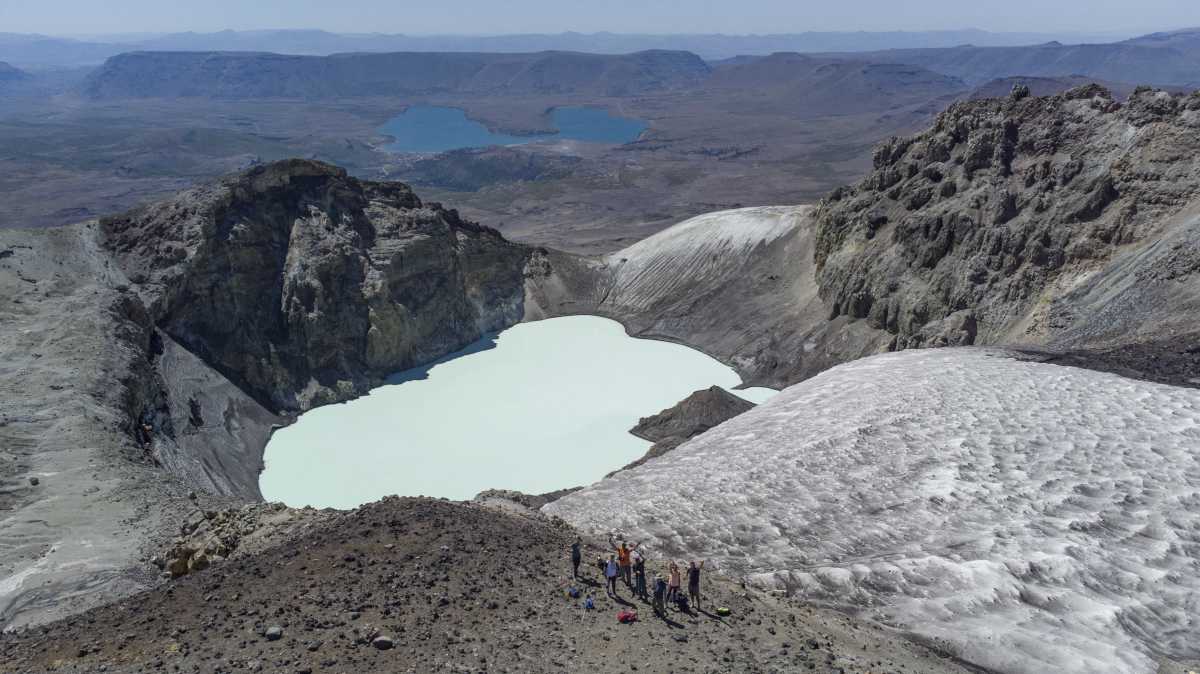 Hicieron cumbre en el volcán Copahue y no olvidarán ni el trekking ni los paisajes de esta ...