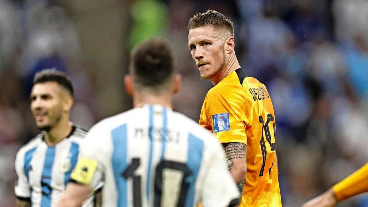 Video: inéditas imágenes del «Qué mirás, bobo» de Lionel Messi a Wout ...