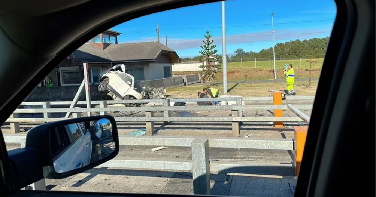 Video: impresionante choque a 220 km/h contra un peaje en Chile ...