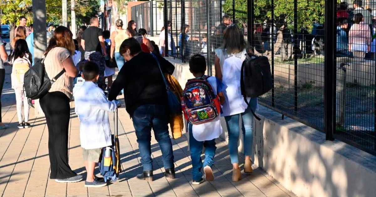 Luego del paro docente, iniciaron las clases en casi todas las escuelas ...
