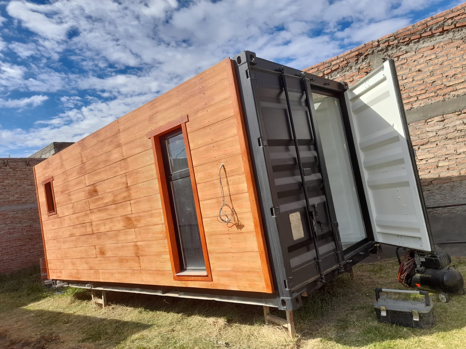 Una empresa de Cipolletti otorga nueva vida a los contenedores - Diario ...