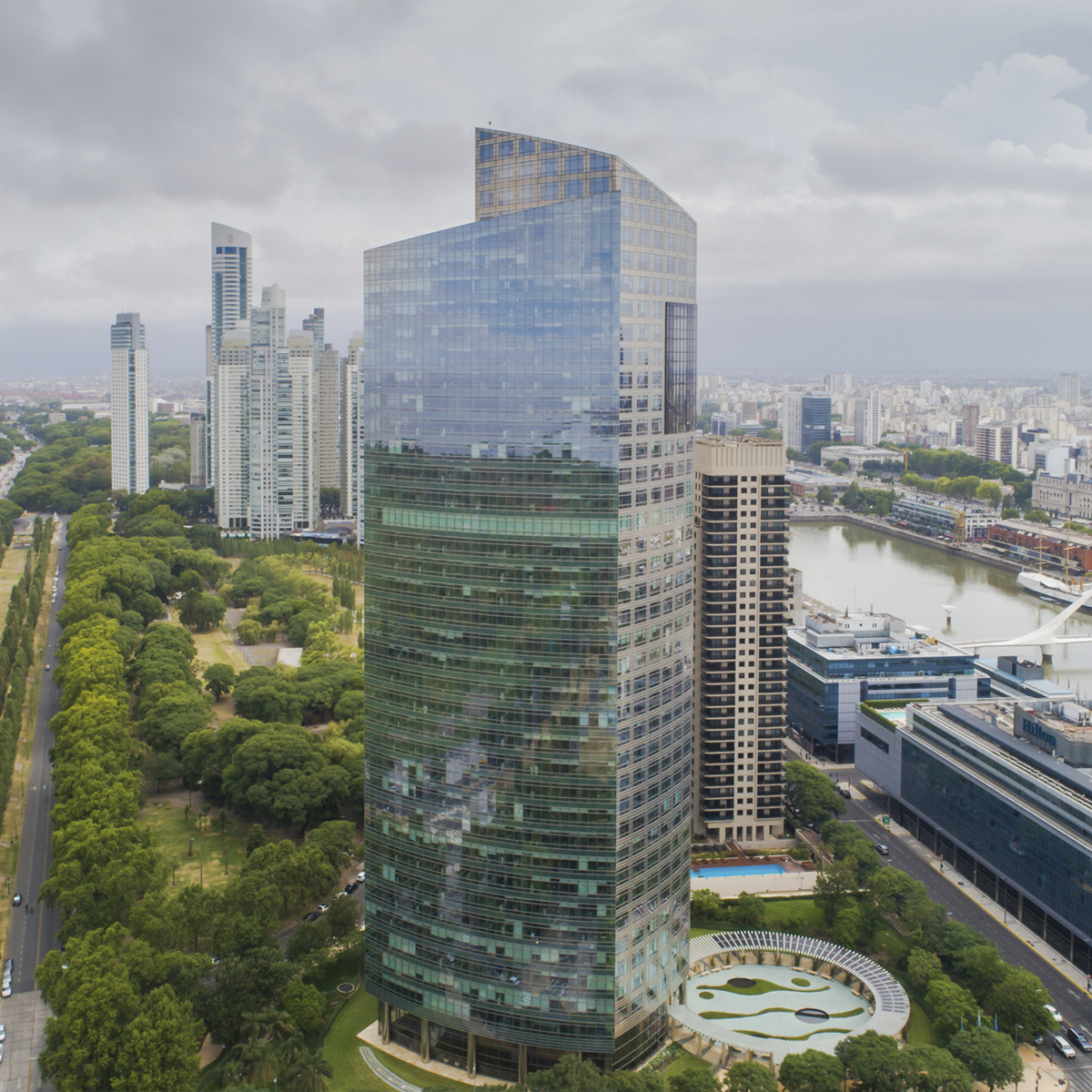 YPF le sacó el cartel de “en venta” a la torre de Puerto Madero ...