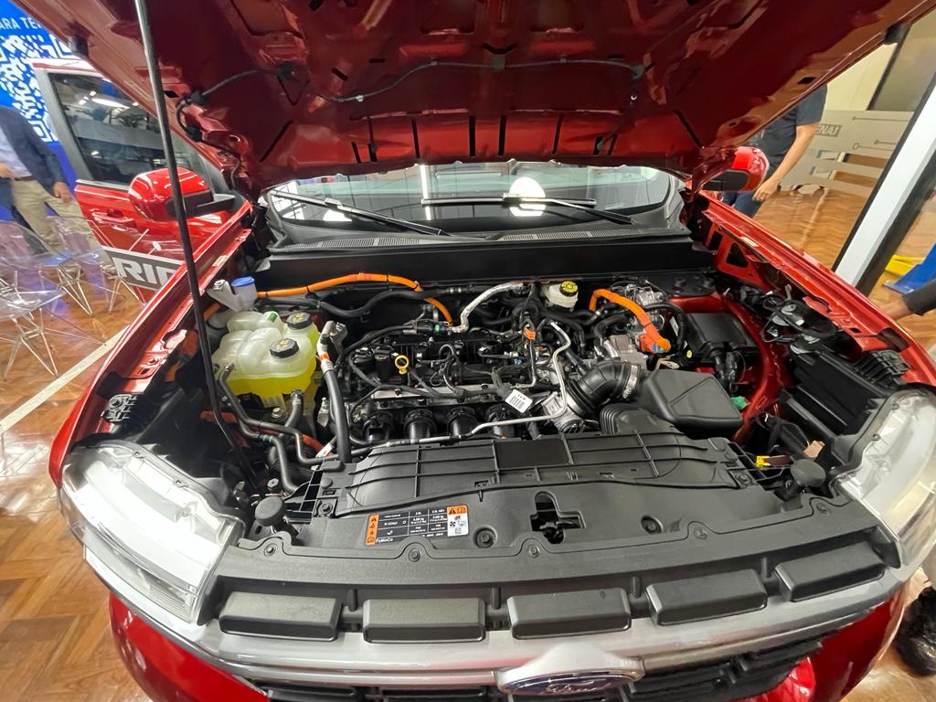 Ford presentó la Maverick híbrida, primera pick up compacta ...