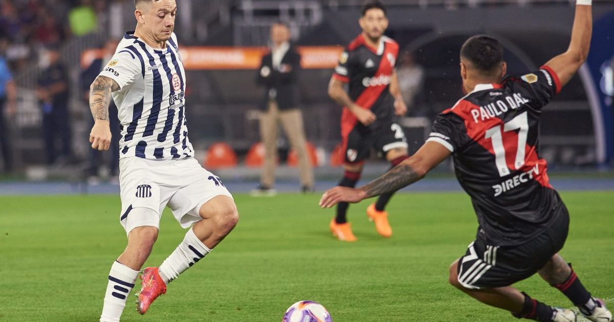 Con dos goles de Garro, River perdió con Talleres en Córdoba y así ...