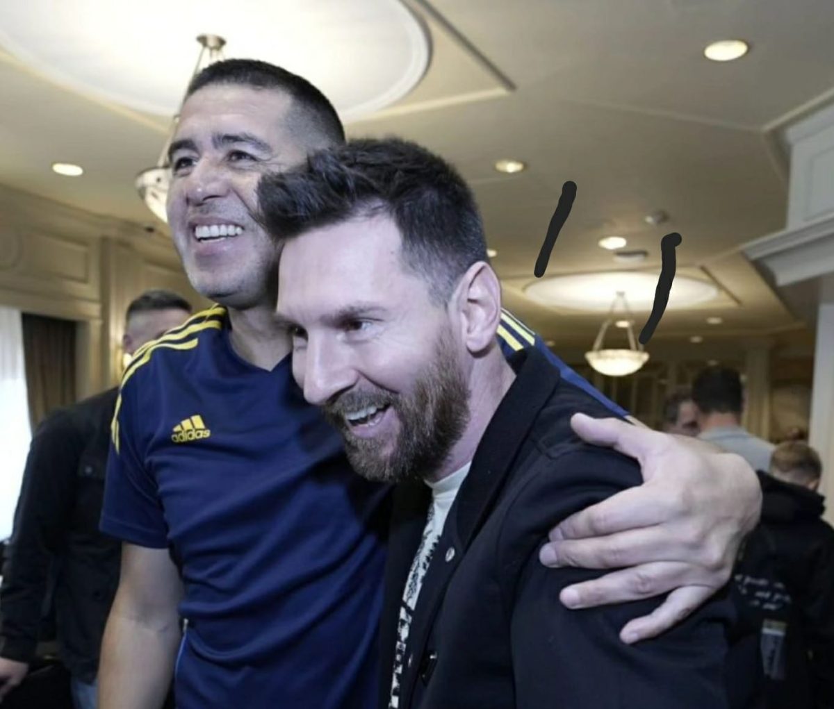 La despedida de Riquelme: Lionel Messi ya se encontró con Román ...