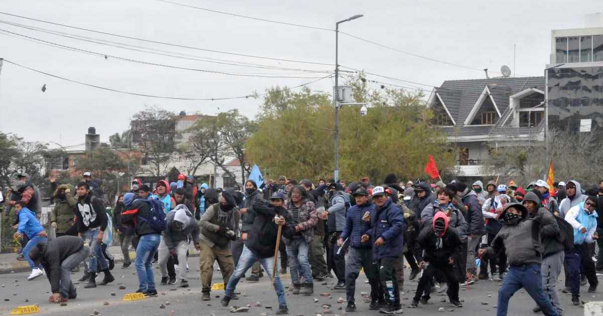 Represión en Jujuy: piden el cese de detención de las 53 personas ...