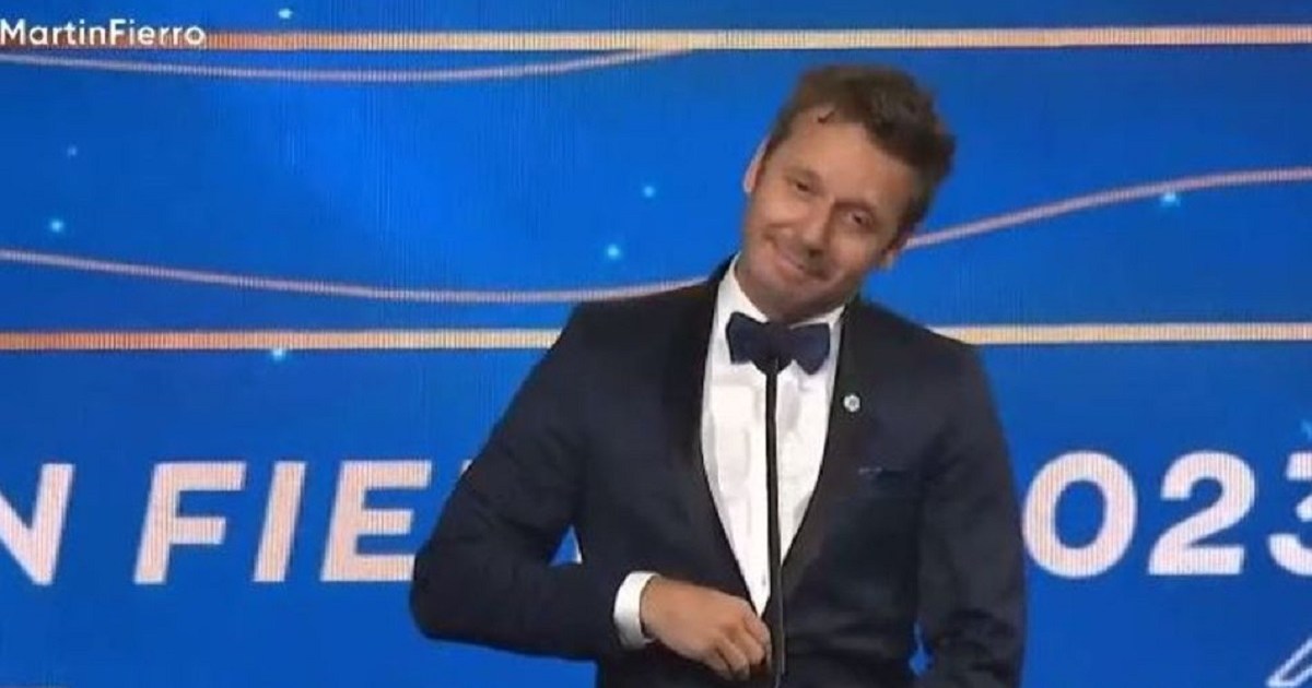 Benjamín Vicuña and a love whore that could be for Pampita, at the ...