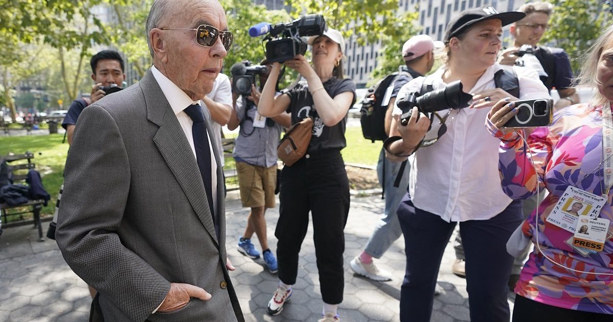 La millonaria fianza que pagó Joe Lewis, dueño de Lago Escondido, tras ...