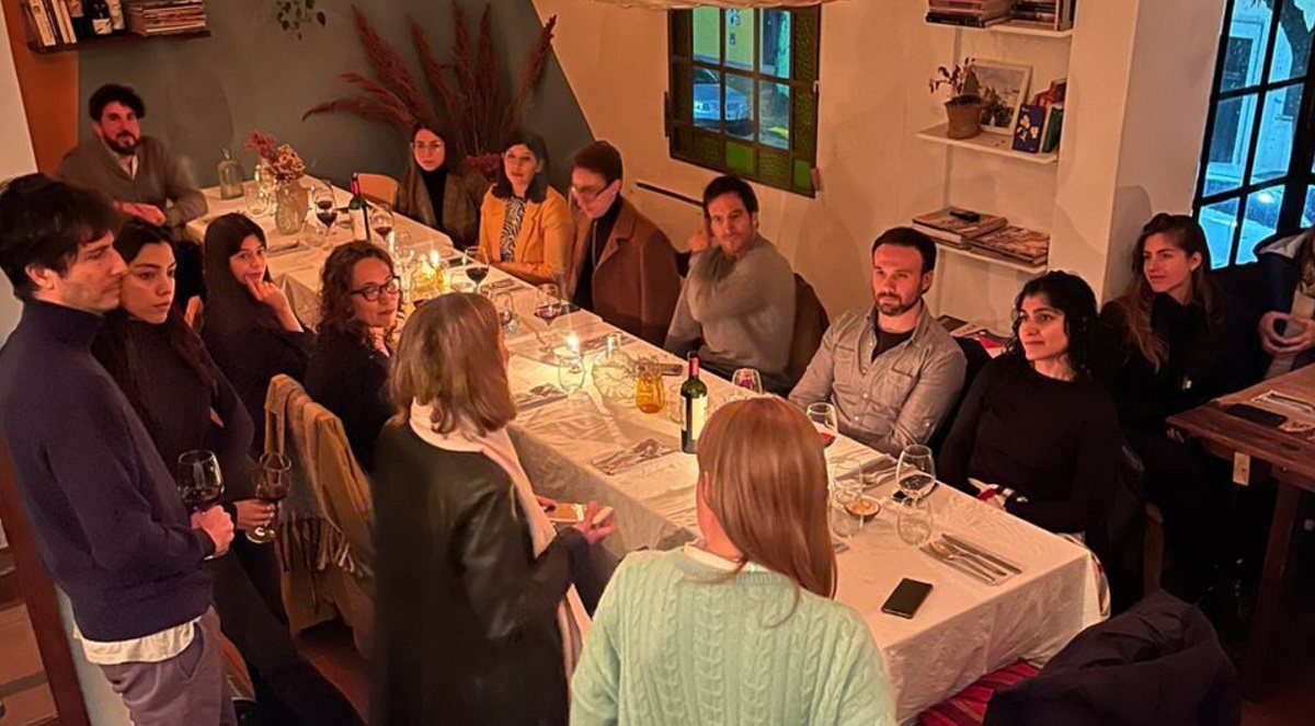 Neo-salonnieres: dos jóvenes organizan tertulias en su casa para debatir sobre la actualidad con ...
