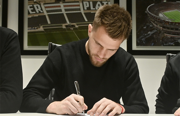 El arquero de Cipolletti Ezequiel Centurión renovó su contrato con River