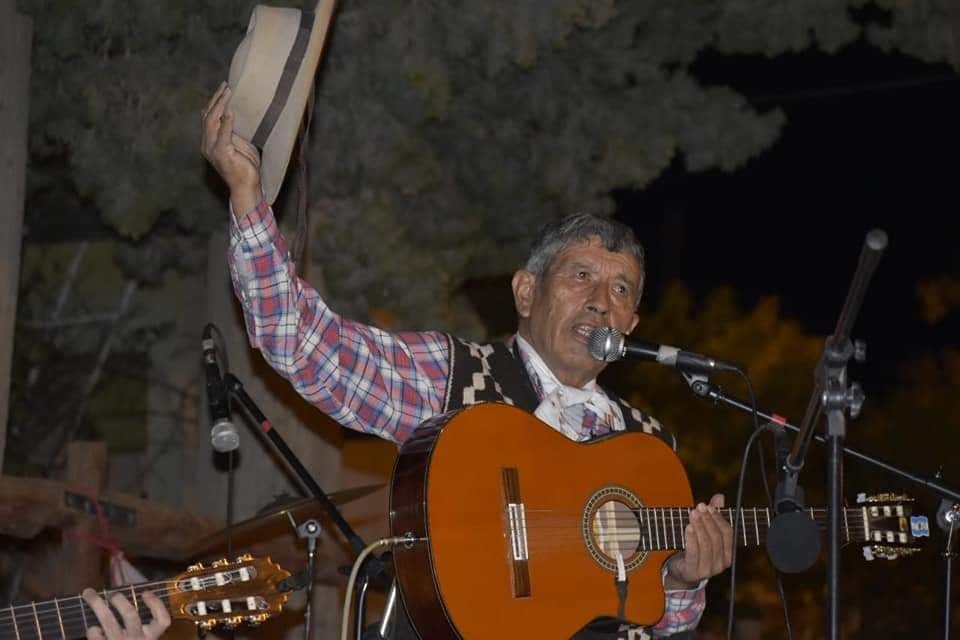 Neuquino y cantor: algo de la vida de Atilio Alarcón desde Curaco a ...