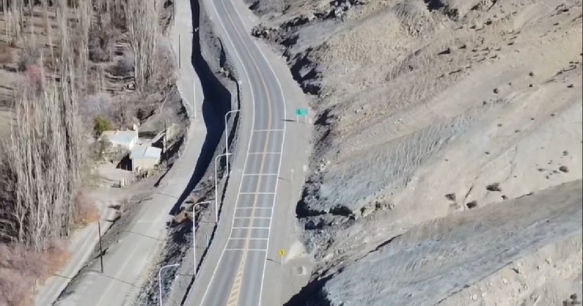Cómo fue el desmoronamiento en Neuquén del cerro de la Virgen, en Chos ...