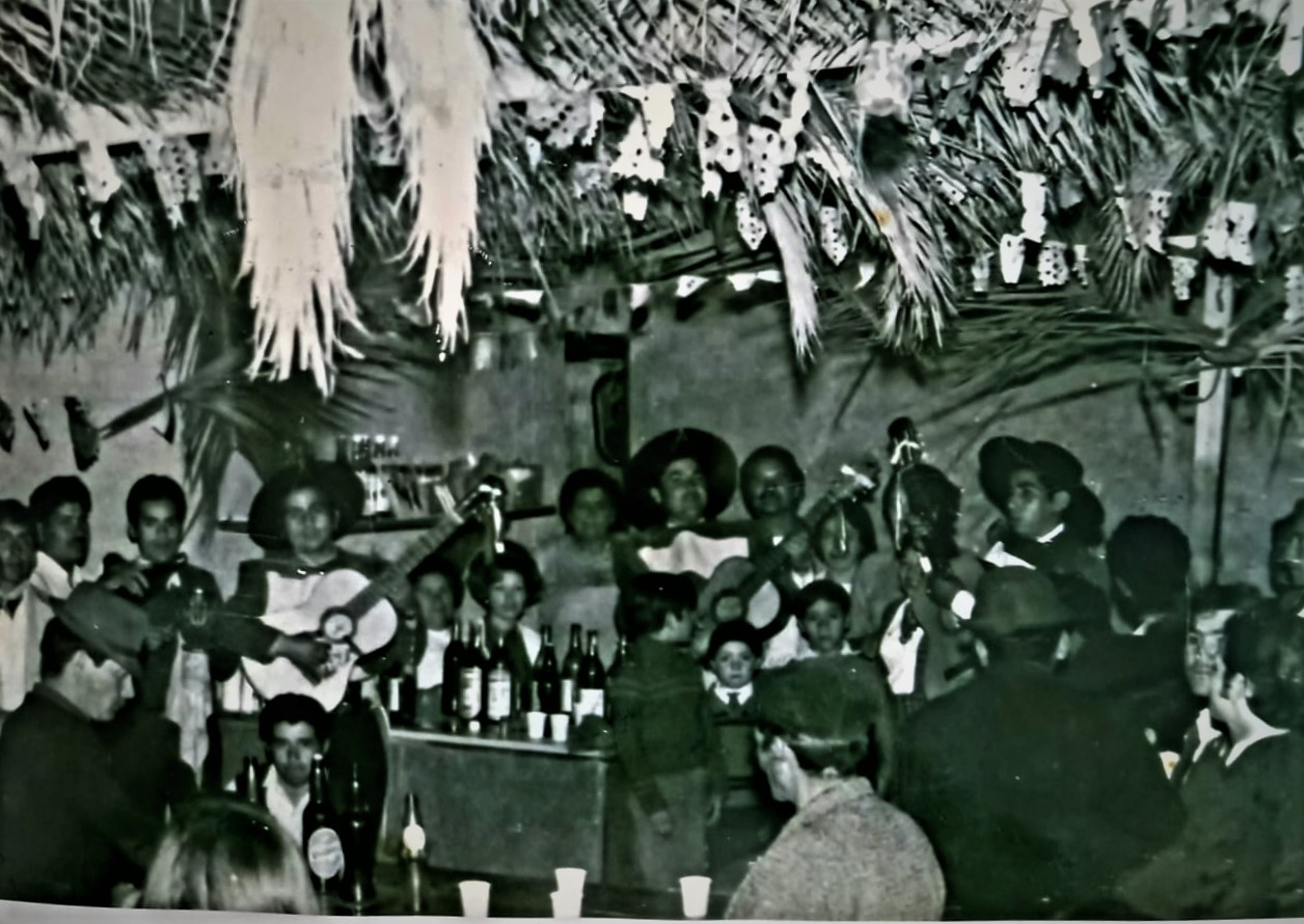 Celebrar el 18: la nostalgia de las ramadas chilenas bajo el puente ...