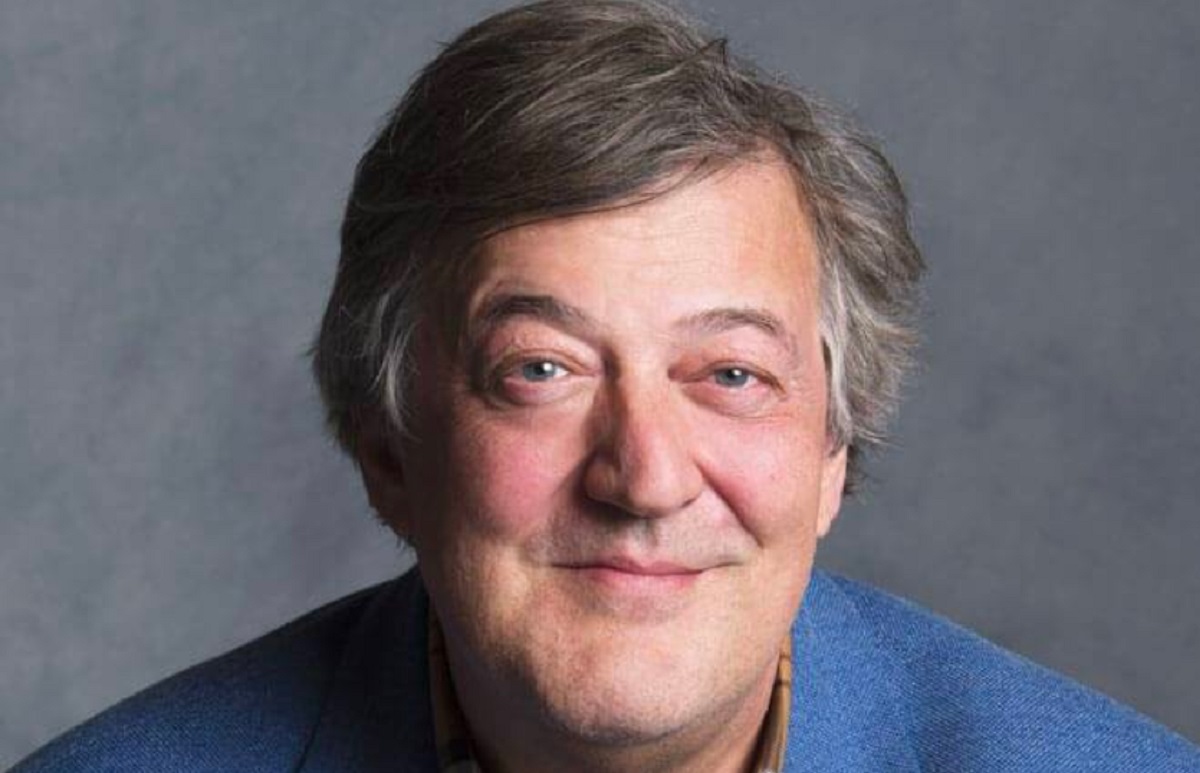 El actor Stephen Fry reclama que la han robado su voz con la IA y la ...
