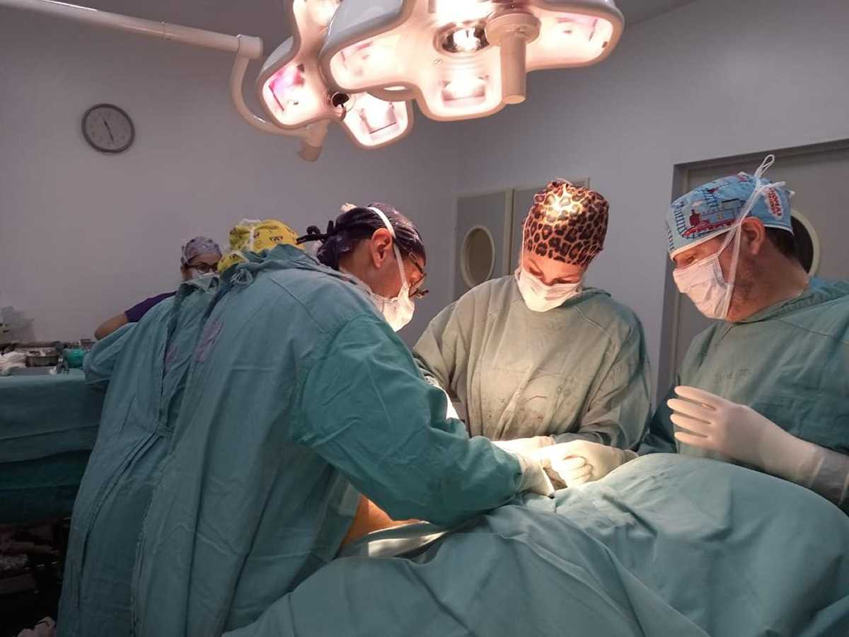 Innovadora cirugía a una paciente con cáncer de mama en Roca: «Estamos ...