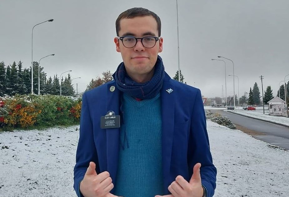 Jaron, el estadounidense que brinda clases de inglés gratis en ...