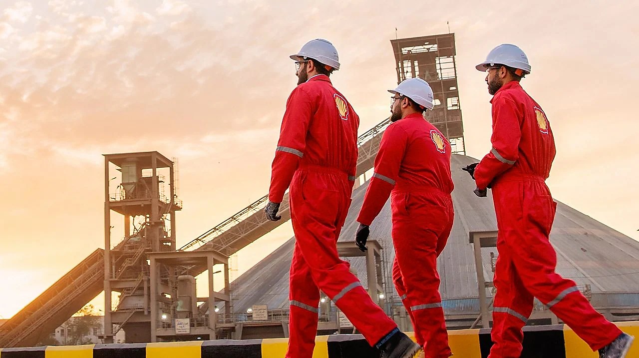 Shell revisa objetivos y planea recortar el 15% de empleos de su área ...