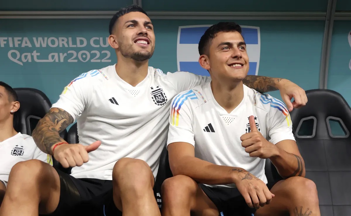 Paredes y Dybala fueron increpados por los hinchas de Roma tras la ...