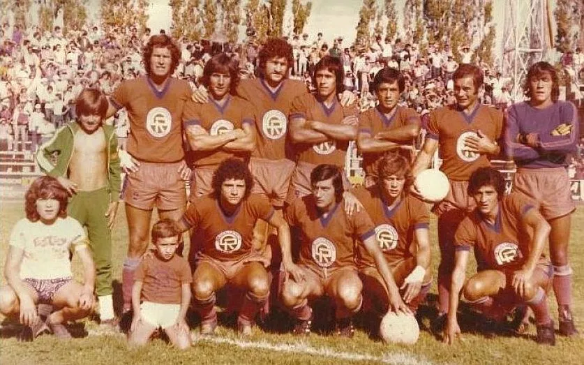 Hace 45 años Deportivo Roca debutaba en la máxima categoría del fútbol ...