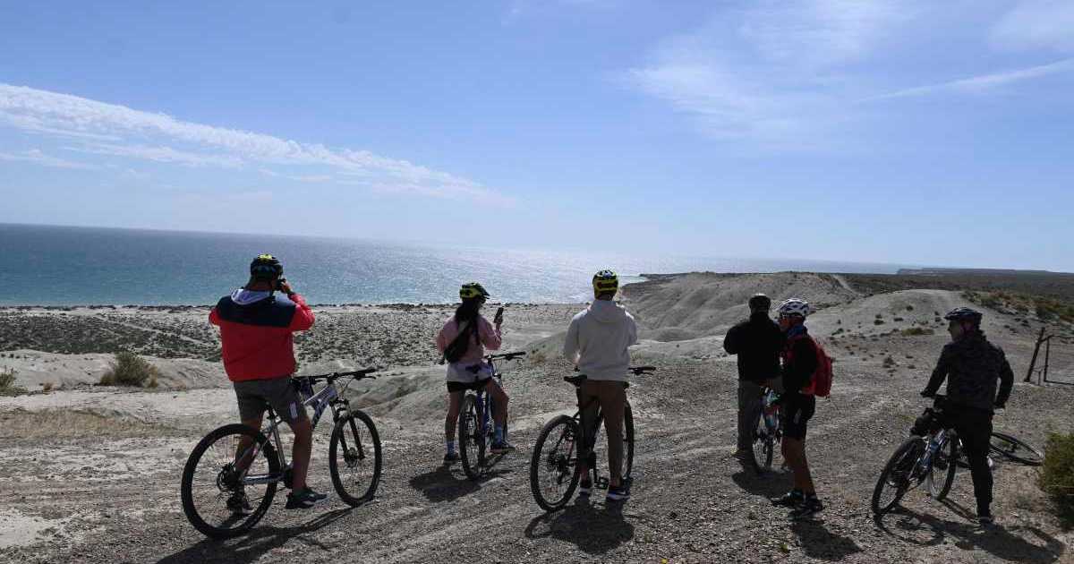Viaje en bici rumbo al paraíso de la Patagonia donde se filmó la ...