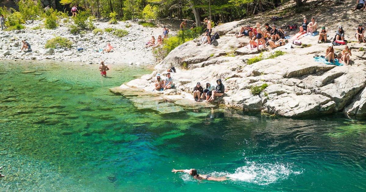 Así es el trekking al Cajón del Azul en El Bolsón, un boom en el verano ...