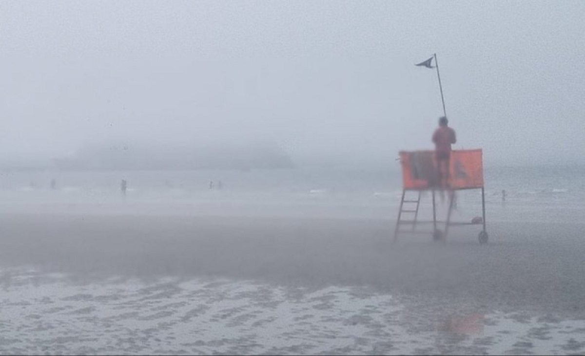 Una densa bruma dejó a oscuras la playa de Puerto Madryn: las imágenes ...