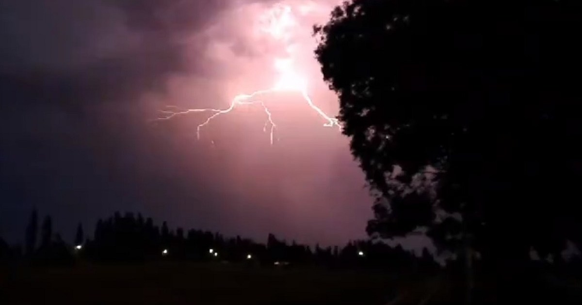 The moment when a shocking lightning bolt illuminated the night in Belisle: "I had not seen one ...