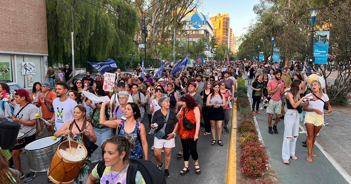 Video | El cacerolazo cultural se hizo sentir en Neuquén y Río Negro ...