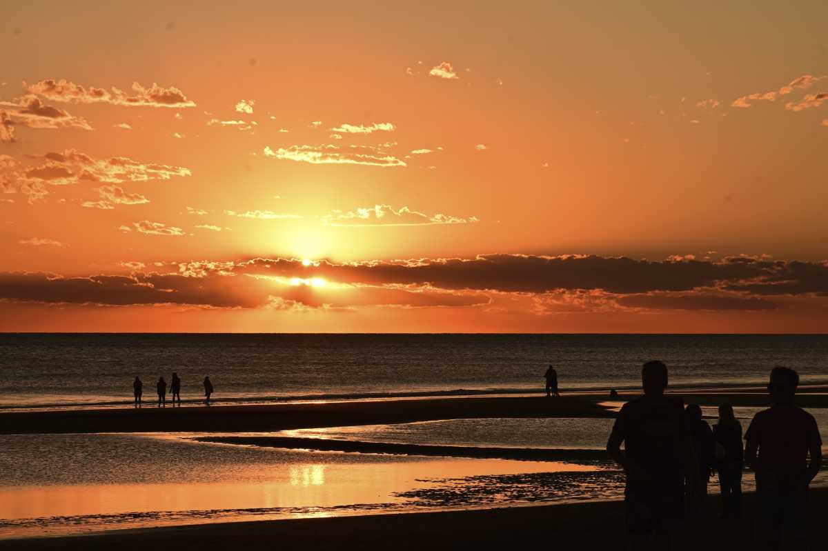 Monte Hermoso de sol a sol: 10 fotos de la playa de los amaneceres y ...