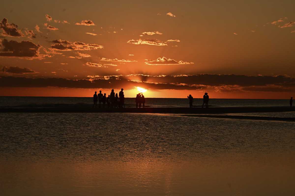 Monte Hermoso de sol a sol: 10 fotos de la playa de los amaneceres y ...