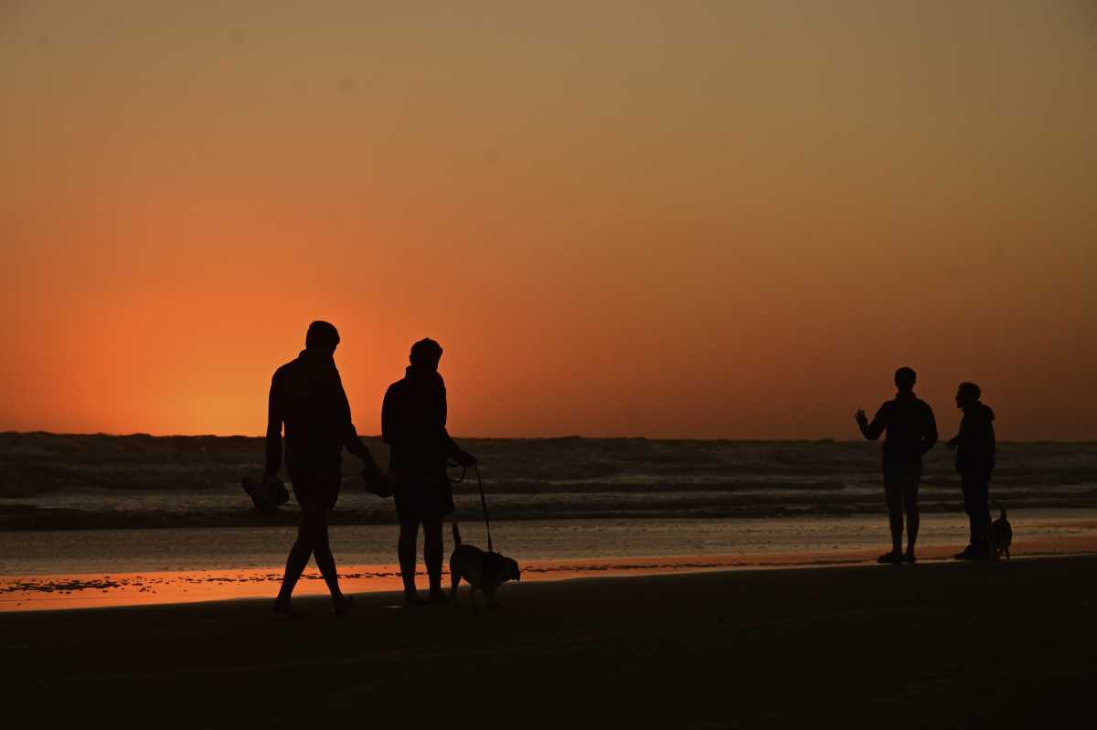 Monte Hermoso de sol a sol: 10 fotos de la playa de los amaneceres y ...