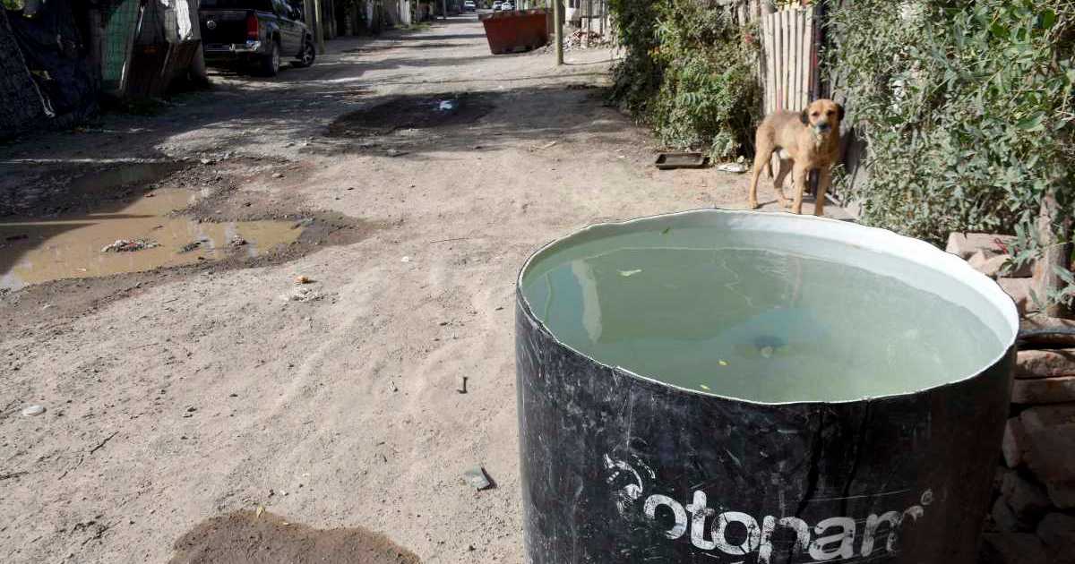 Neuquén: hace una semana que falta el agua en un sector del barrio ...