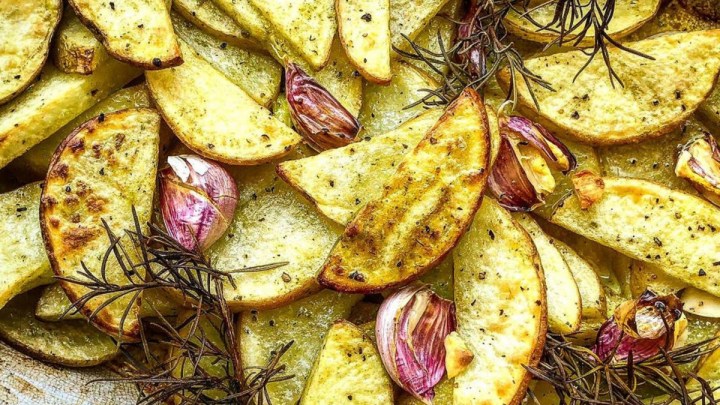 Una fácil: 2 versiones de cómo hacer papas rústicas - Diario Río Negro
