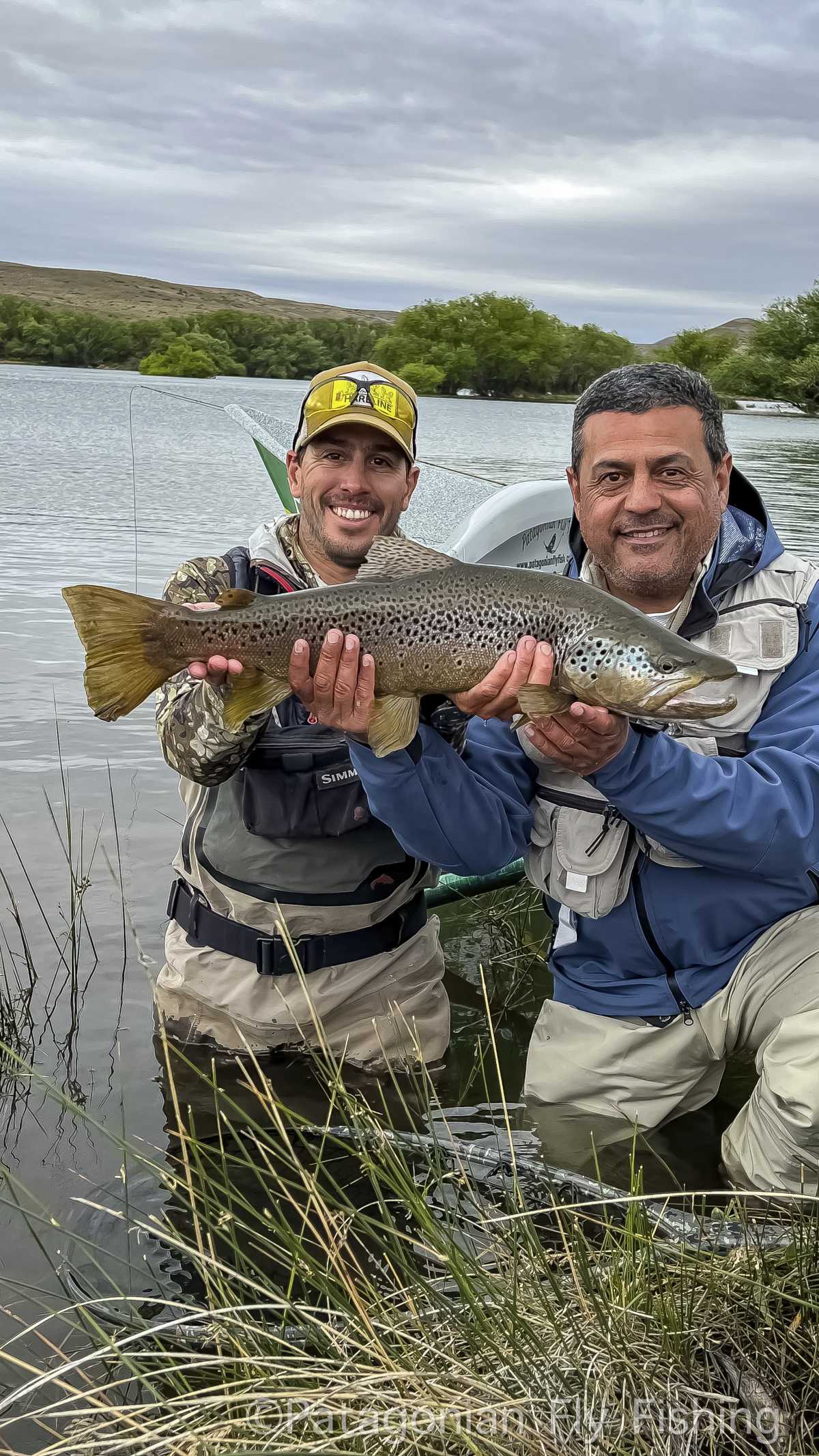 Fue a pescar a la cordillera y tuvo un pique inolvidable: «Una trucha ...