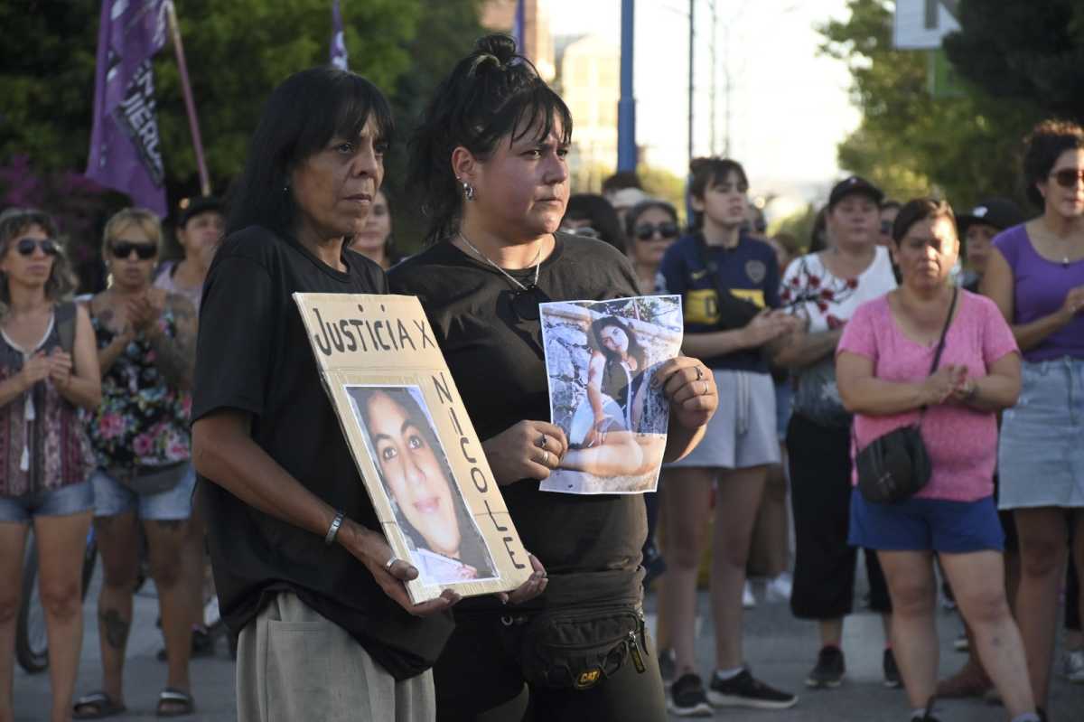 Femicidio en Roca: marcharon pidiendo «justicia por Nicole», la mujer asesinada madre de seis ...