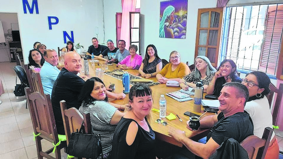 El MPN debate entre rearmarse o entrar en la lista de adopción de ...