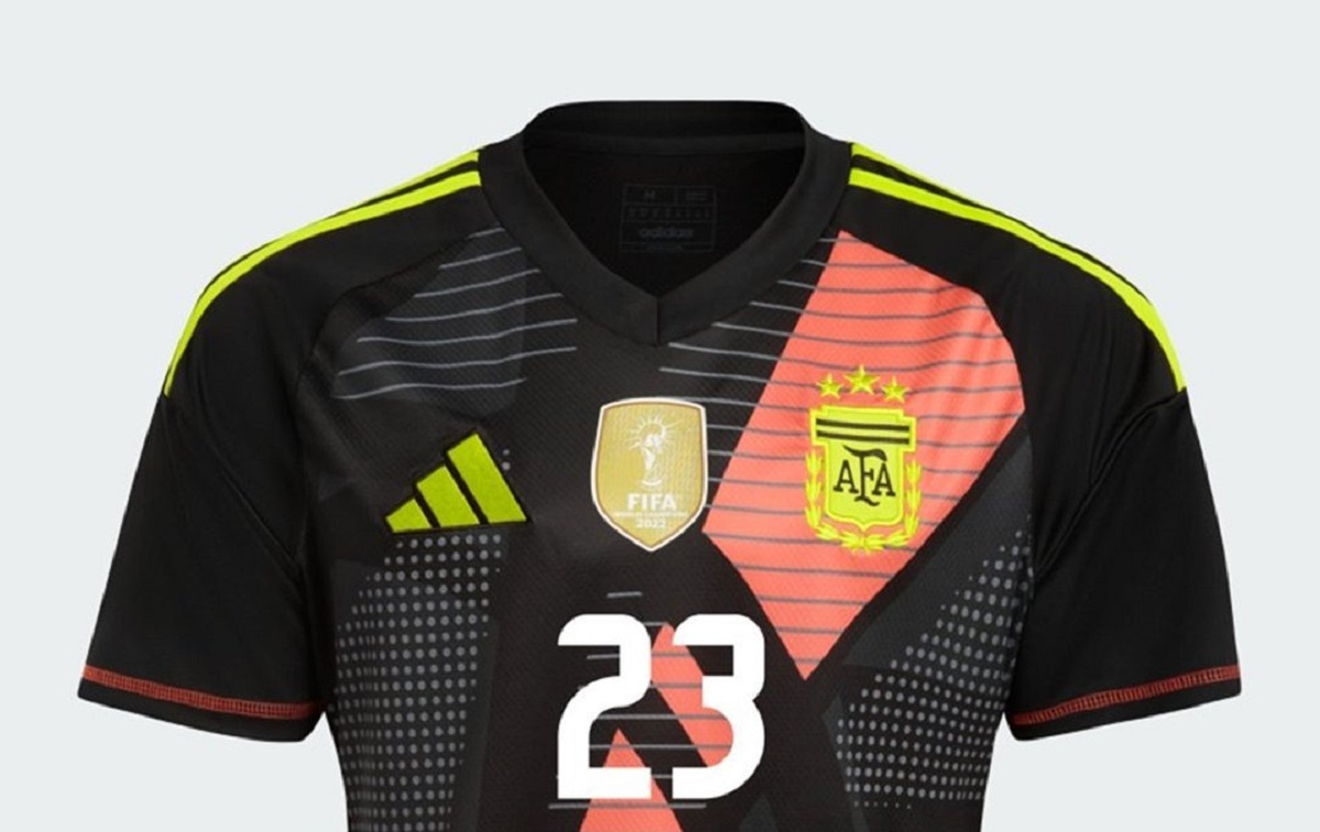 Polémica por la nueva camiseta del Dibu Martínez: Alemania utilizará el ...