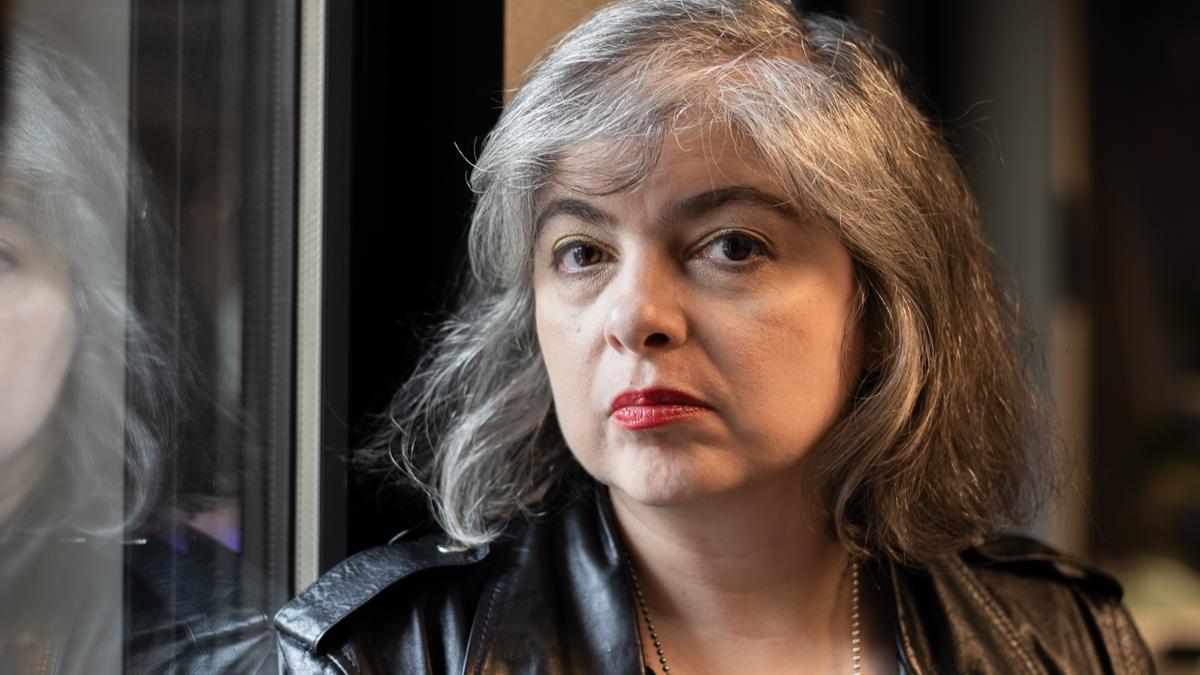 «Un lugar soleado para gente sombría», el cuento de Mariana Enríquez ...