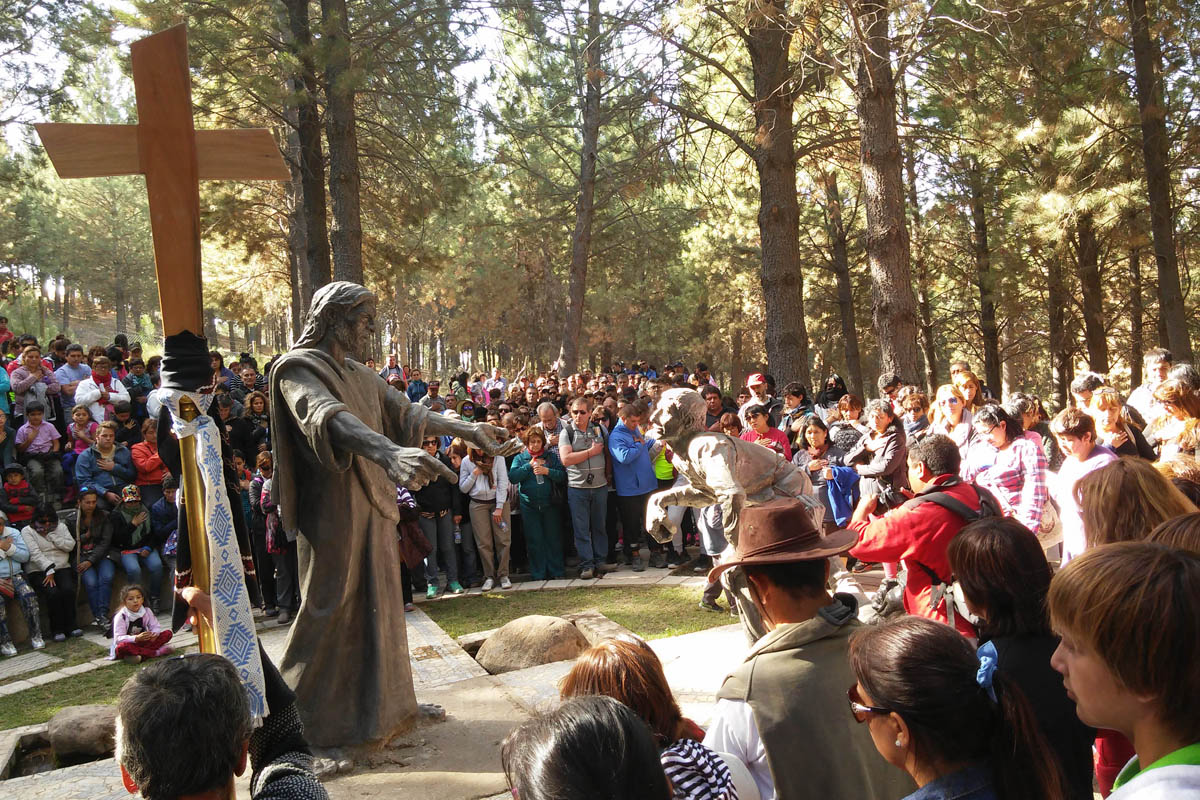 Semana Santa: los 3 Vía Crucis más patagónicos, en el mar, en el bosque ...